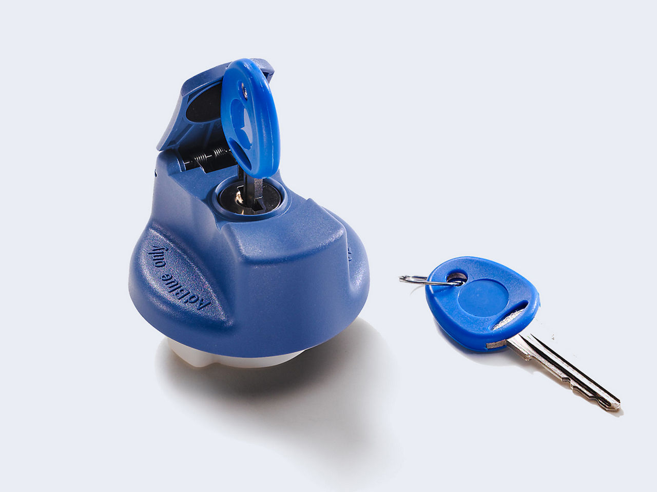 Kilitlenebilir Ad-Blue depo kapağı