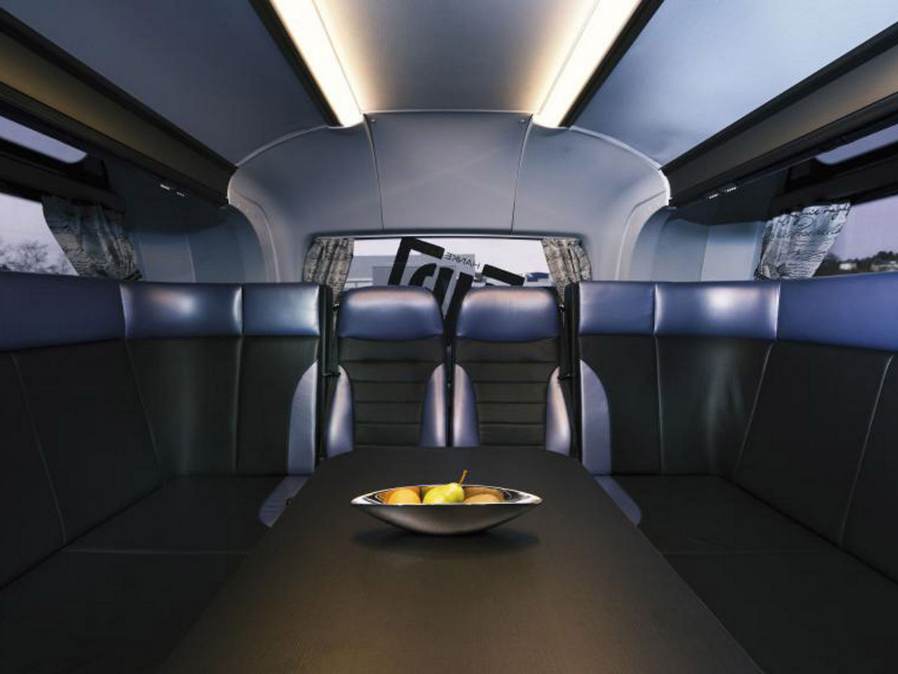 NEOPLAN Individual: the Happyday Nightliner on tour