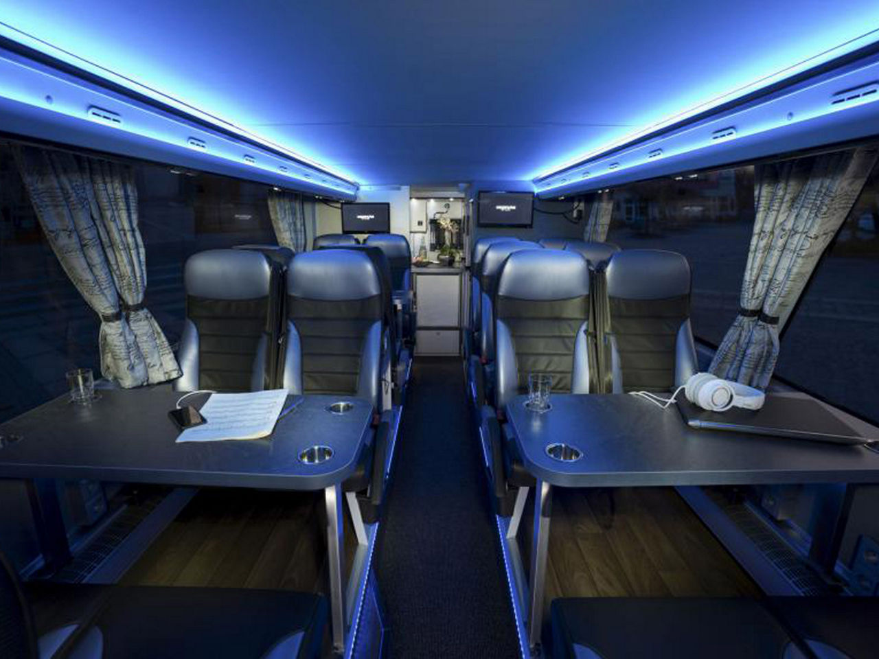 NEOPLAN Individual: the Happyday Nightliner on tour