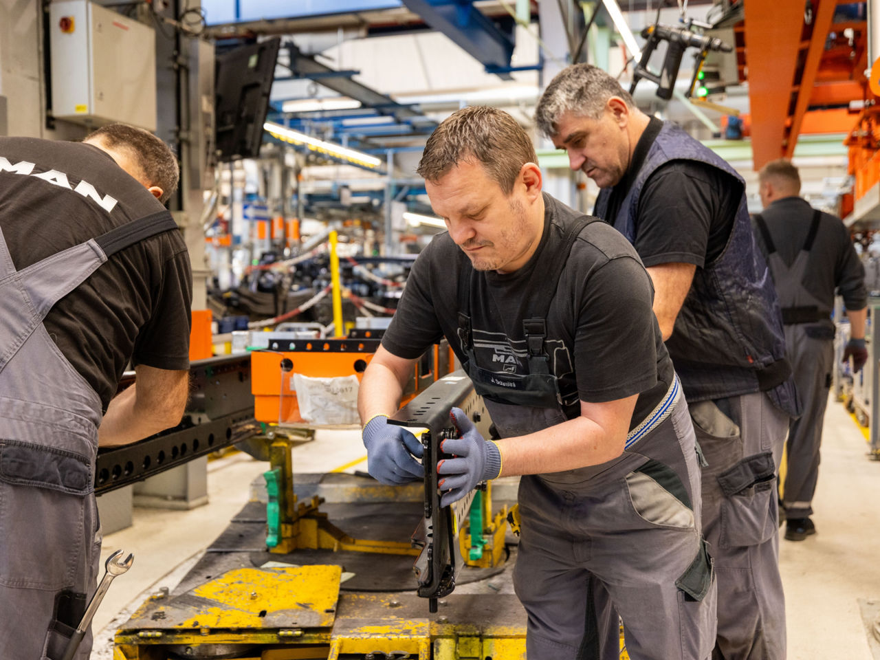 Historic: MAN starts series production of eTrucks