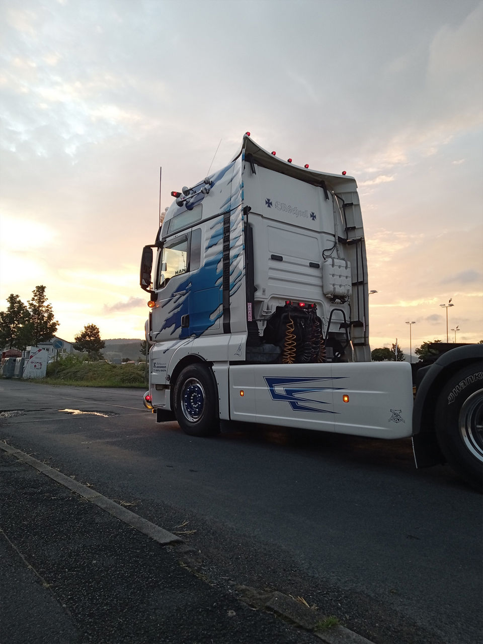 Patrick jest kierowcą ciężarówki pracującym pod ziemią