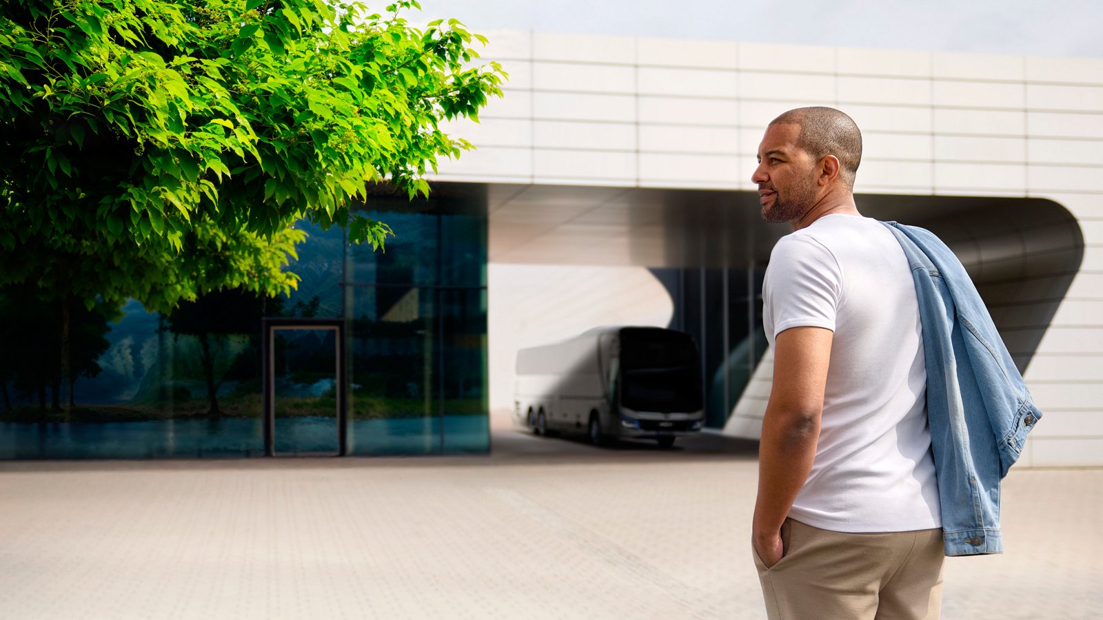 MAN Lion’s Coach E – Der vollelektrische Reisebus | MAN DE