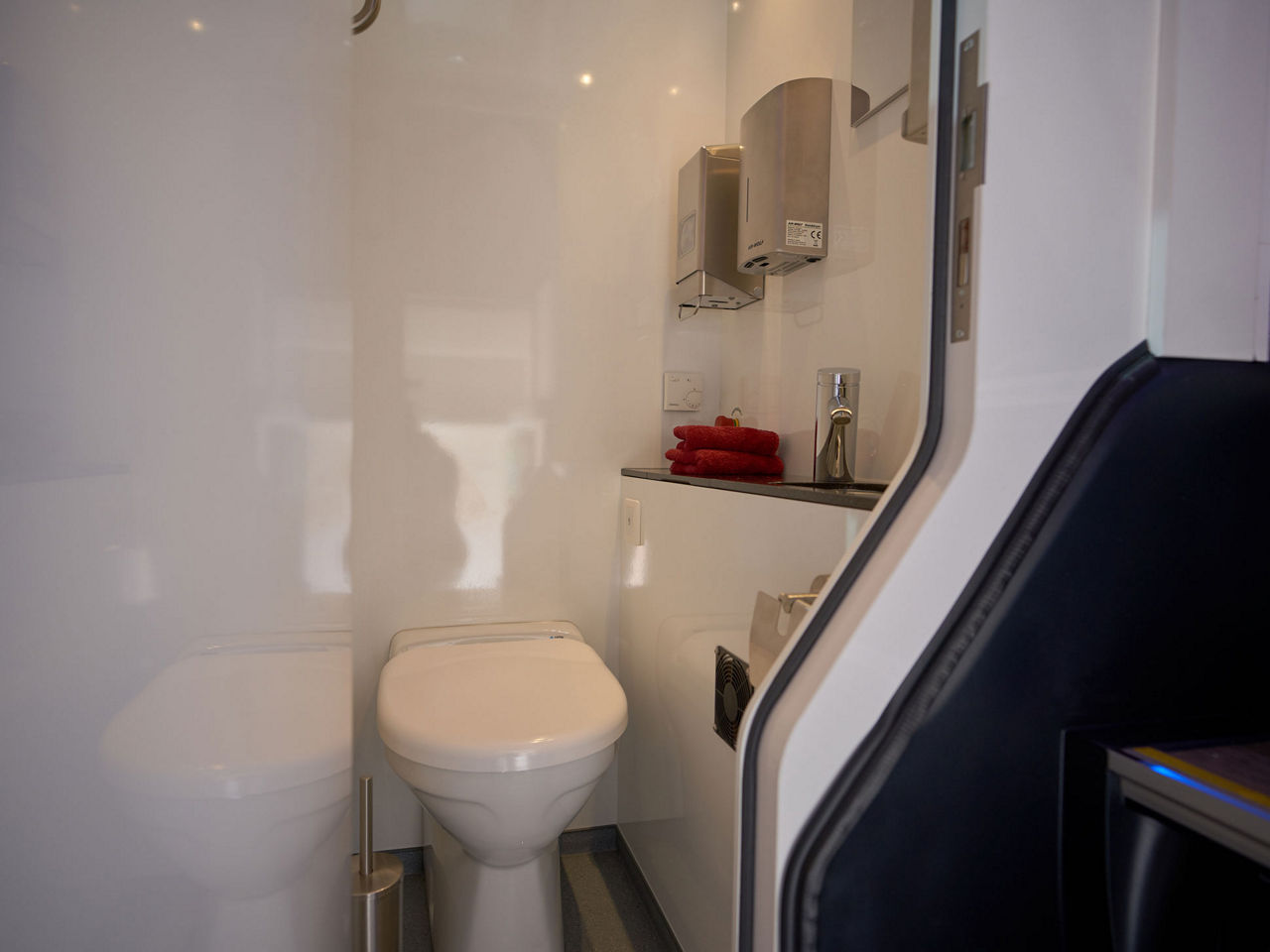 NEOPLAN Individual: No Limites tour bus