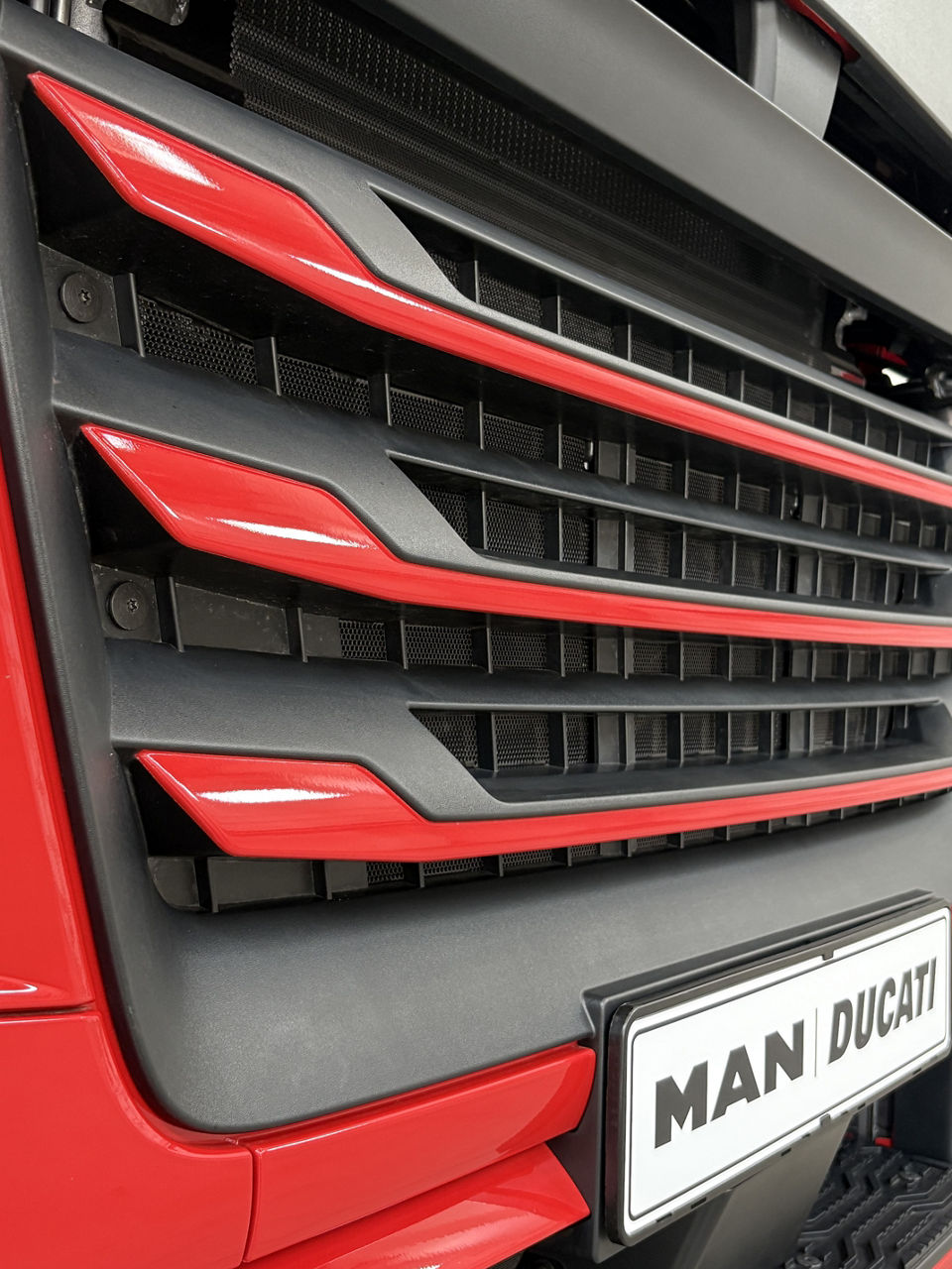 MAN TGX Ducati Edition