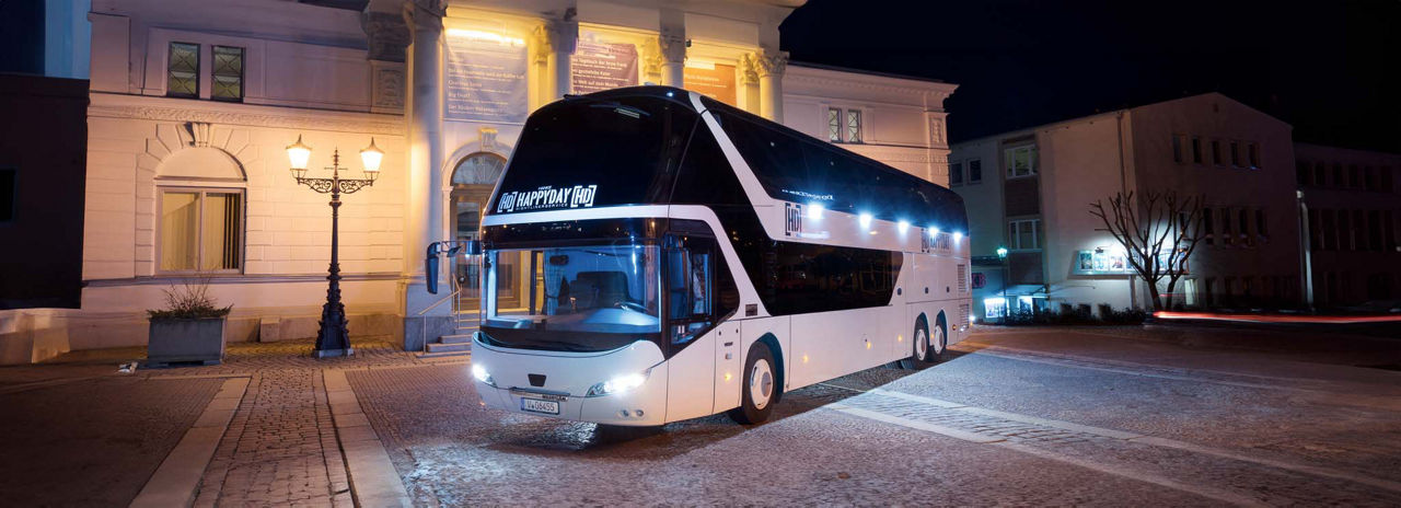 NEOPLAN Individual: the Happyday Nightliner on tour