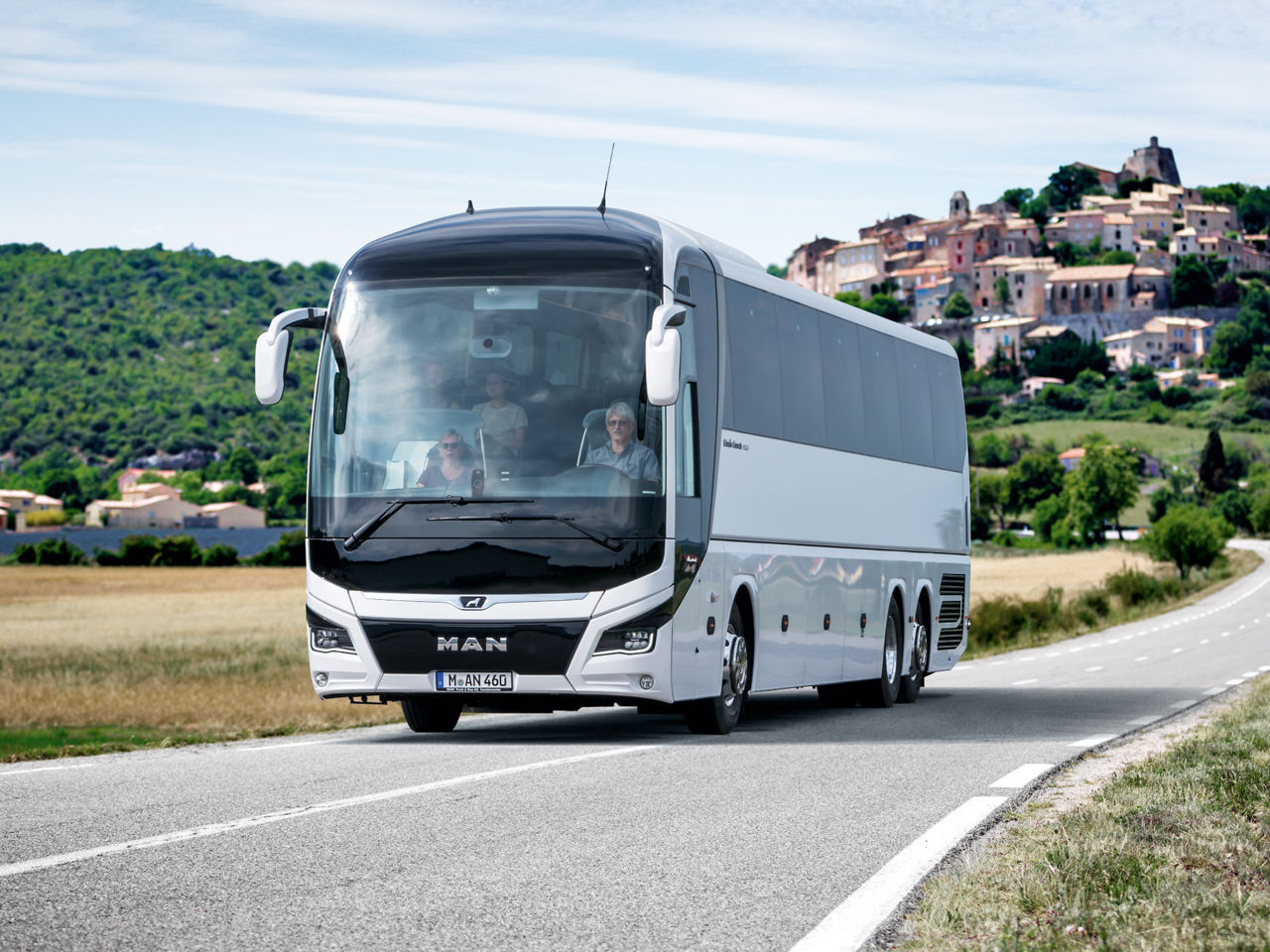 MAN kravas automobiļi, MAN autobusi un MAN mikroautobusi