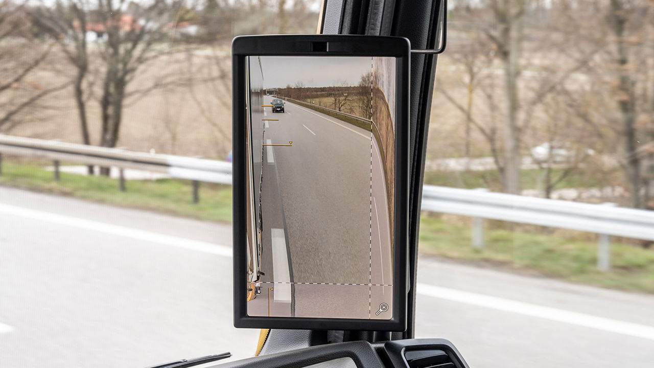 Digital mirror replacement system: MAN OptiView | MAN