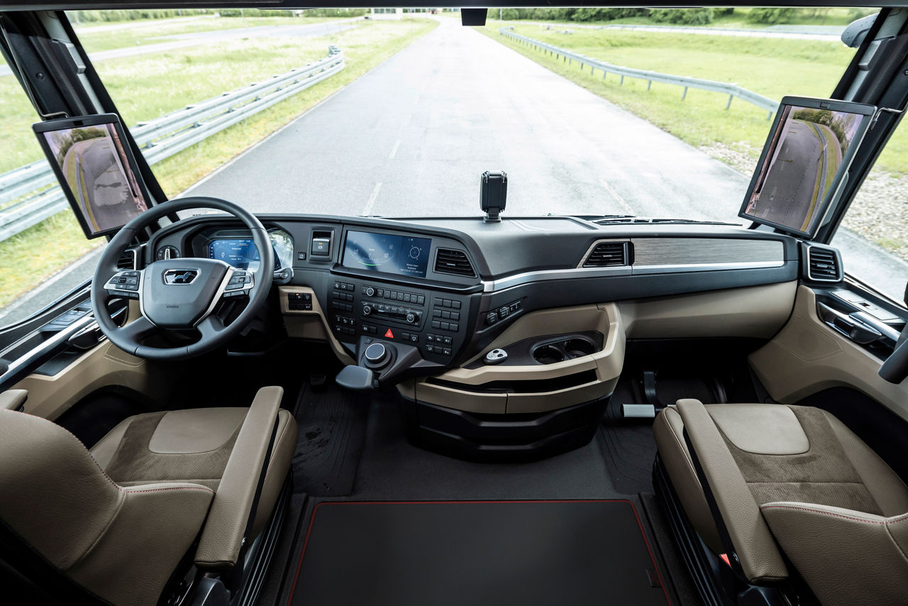 Digital mirror replacement system: MAN OptiView | MAN