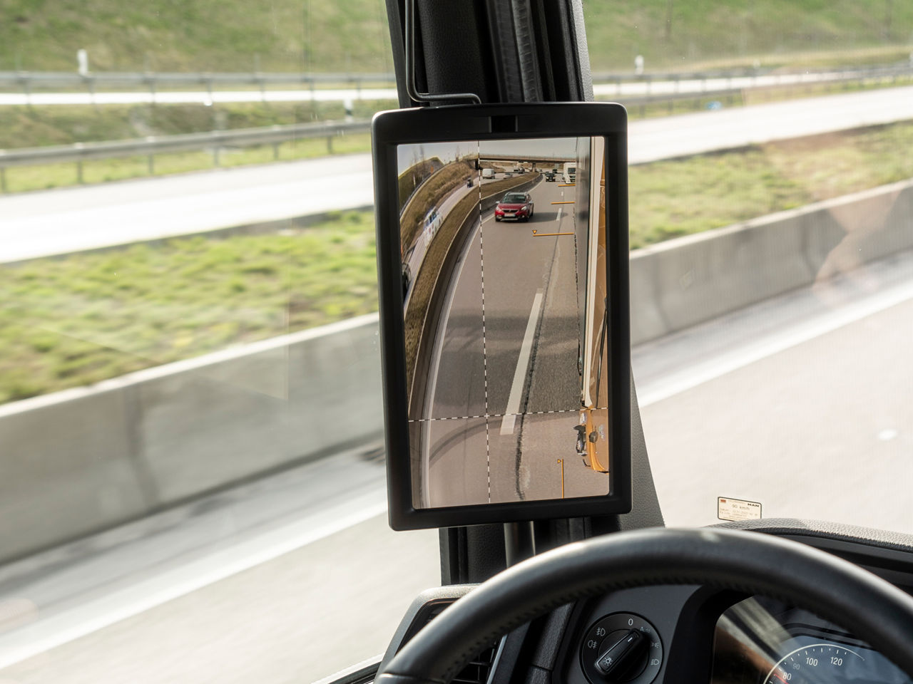Digital mirror replacement system: MAN OptiView
