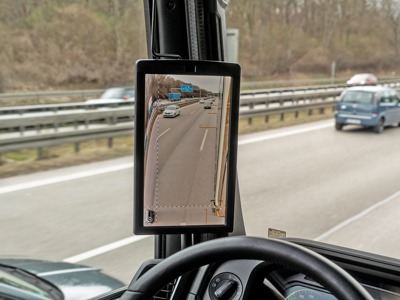 Digital mirror replacement system: MAN OptiView