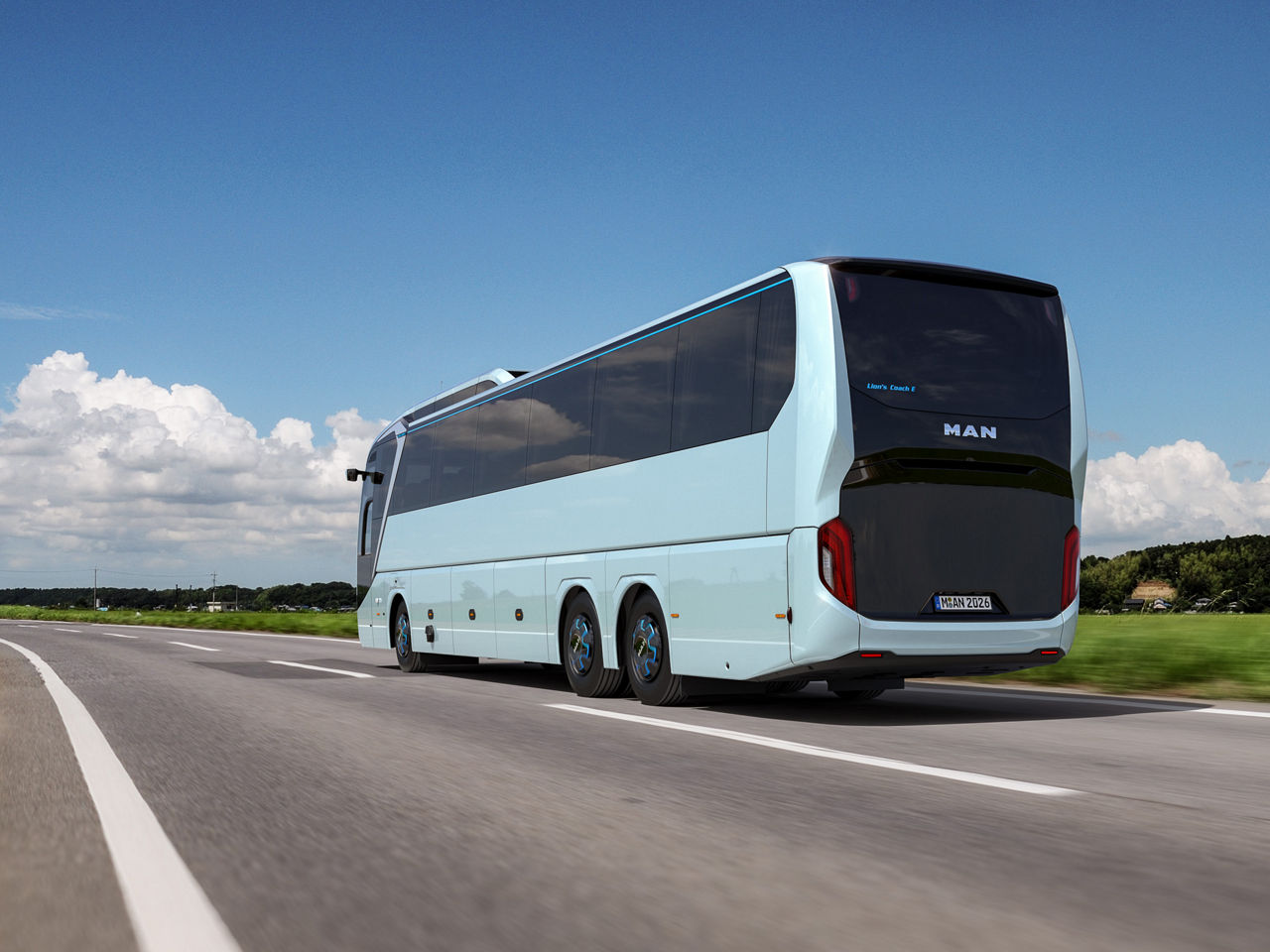 MAN Lion’s Coach E – The fully electric coach | MAN