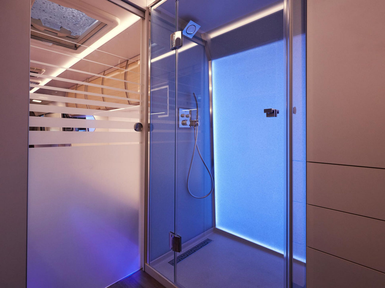 NEOPLAN Individual: exclusive mobile home