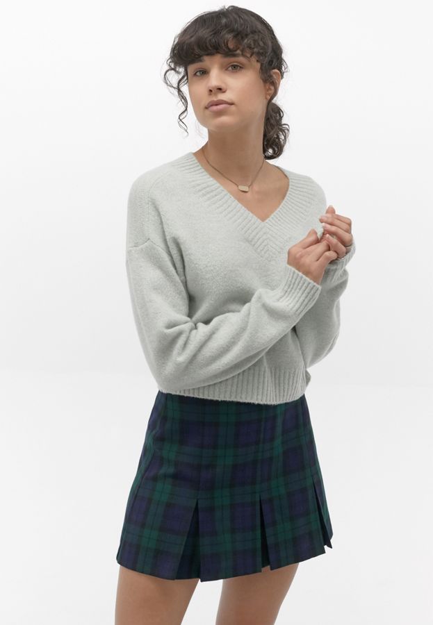UO Smooch V-Neck Jumper | Urban Outfitters UK
