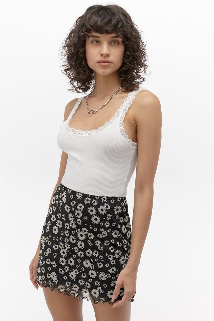 UO – 90er-Minirock aus Netzstoff und mit Gänseblümchen-Print | Urban ...