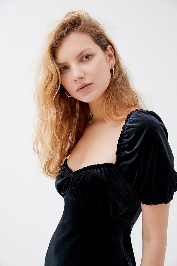 UO Cassandra Velvet Puff Sleeve Mini Dress | Urban Outfitters UK UO Cassandra Velvet Puff Sleeve Mini Dress | Urban Outfitters UK