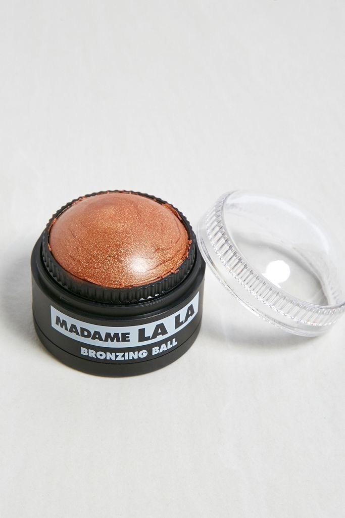 Madame La La Face Bronzing Ball | Urban Outfitters UK