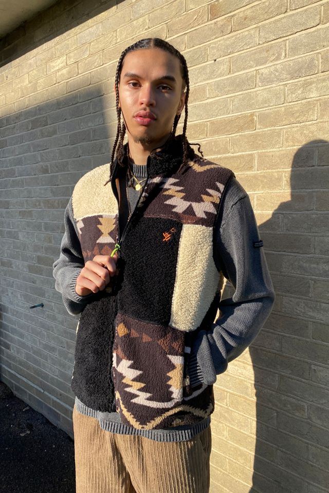 UO – Patchwork-Weste „Nomad“ aus Fleece | Urban Outfitters DE
