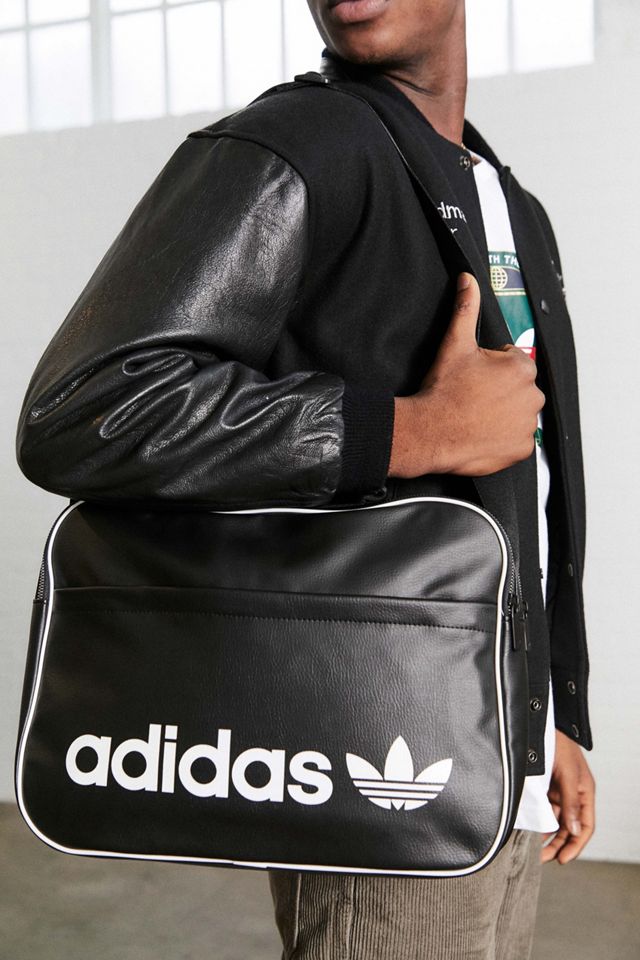 adidas Vintage Airliner Bag | Urban Outfitters UK