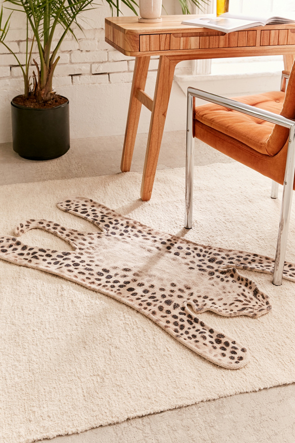 Tammas Printed Snow Leopard-Shaped Rug | Urban Outfitters UK