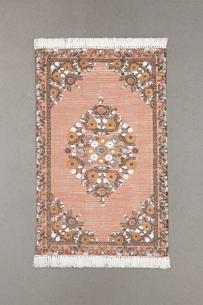 Teppich „Stina“ mit Blumenmotiven, 3 x 5 Fuß | Urban Outfitters DE