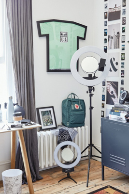 Umbra T-Shirt Frame | Urban Outfitters UK