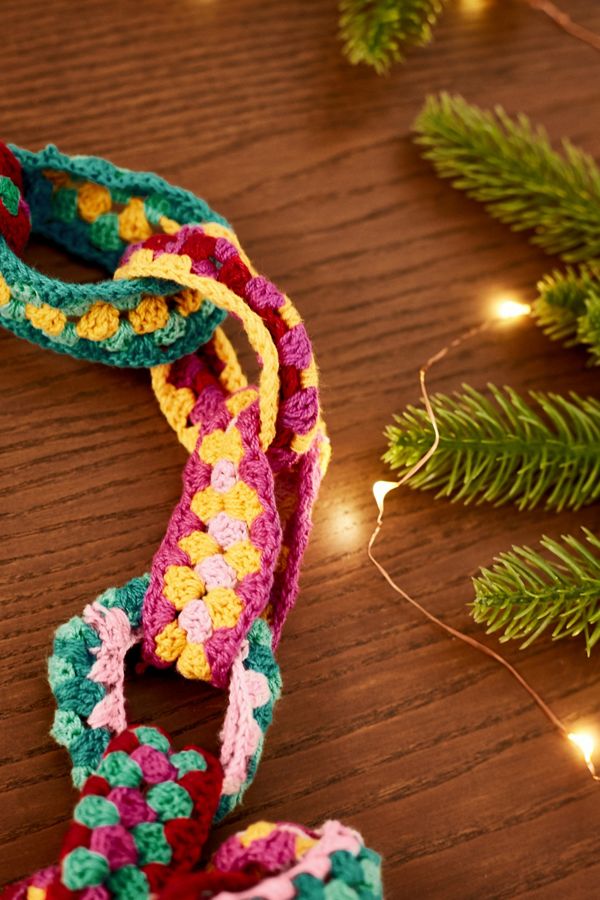 Crochet Paper Chain Bunting Banner | Urban Outfitters UK