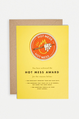 Karte „Hot Mess Award‟ mit Aufnäher | Urban Outfitters DE