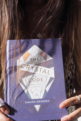 The Crystal Code: Balance Your Energy, Transform Your Life par Tamara Driessen | Urban Outfitters FR