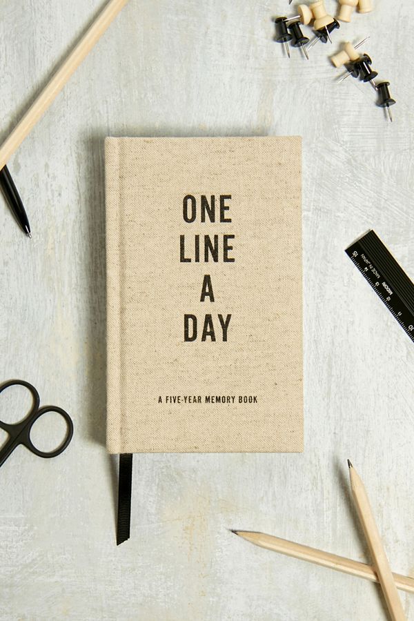 One Line a Day: A Five-Year Memory Journal By Nicola Ries Taggart ...