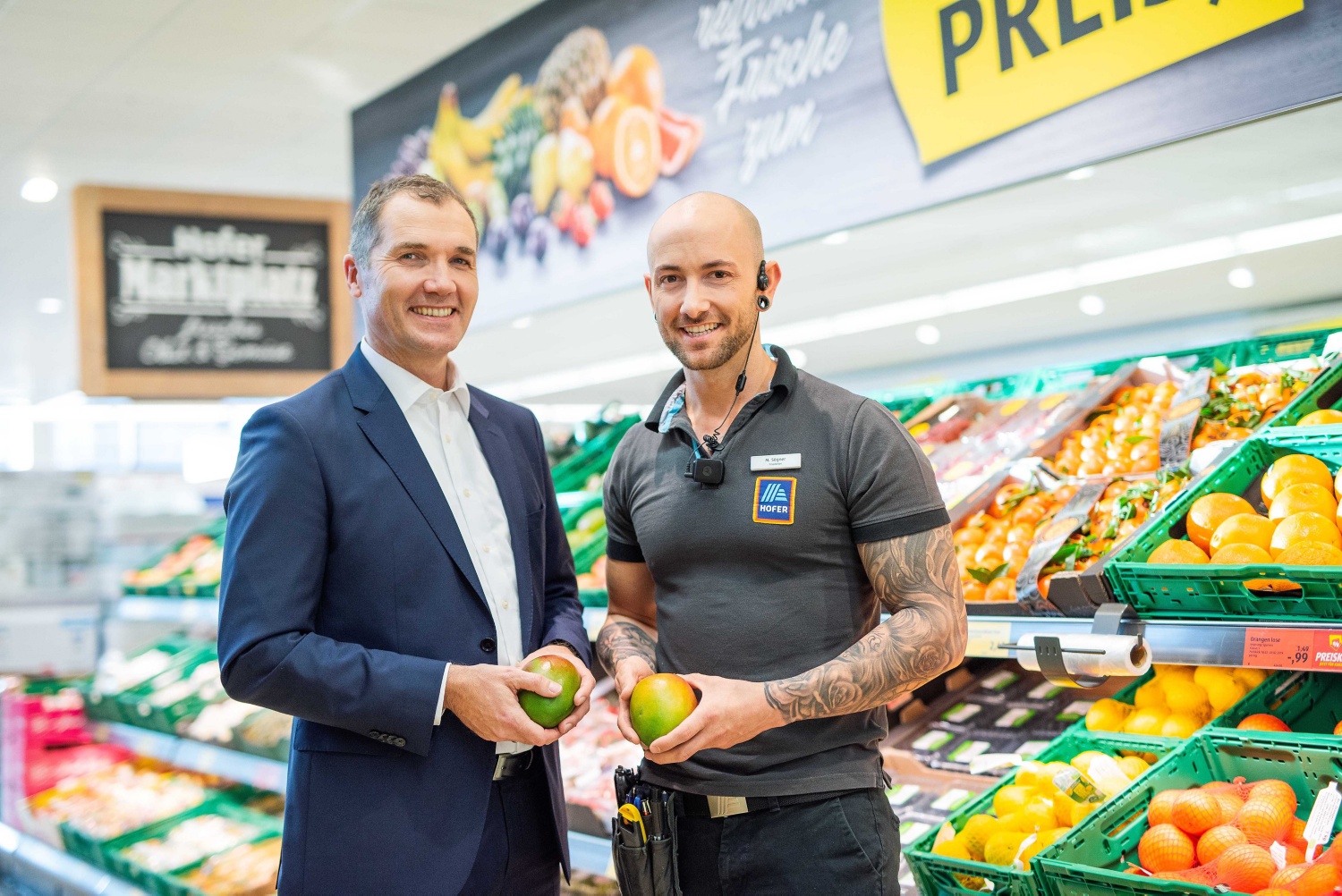 HOFER-Geschäftsführung: Fotos mit Mitarbeitern | HOFER