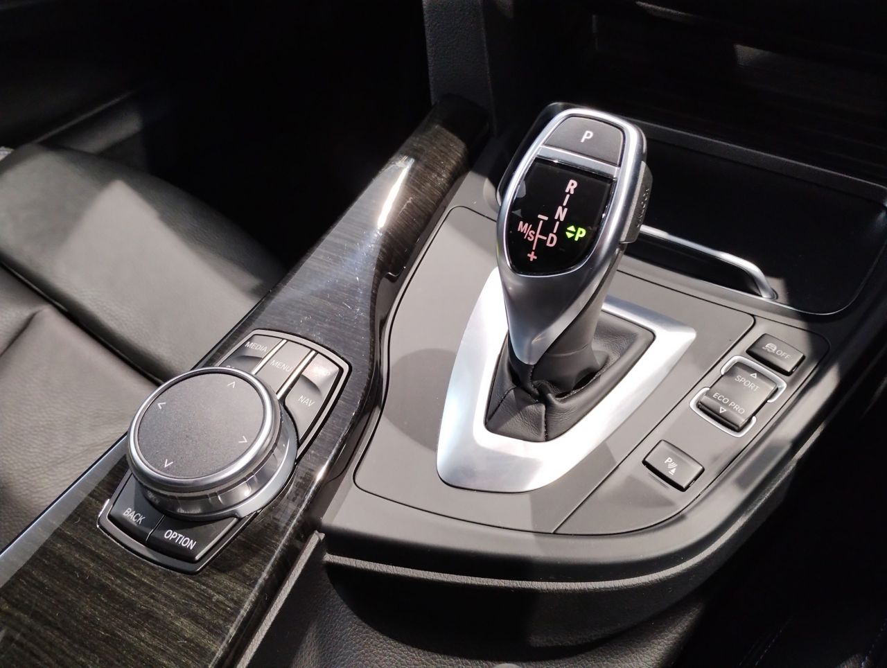 320i Touring M Sport | 320 | 3シリーズ | BMW | 車両 | IUCP JP BMW Website