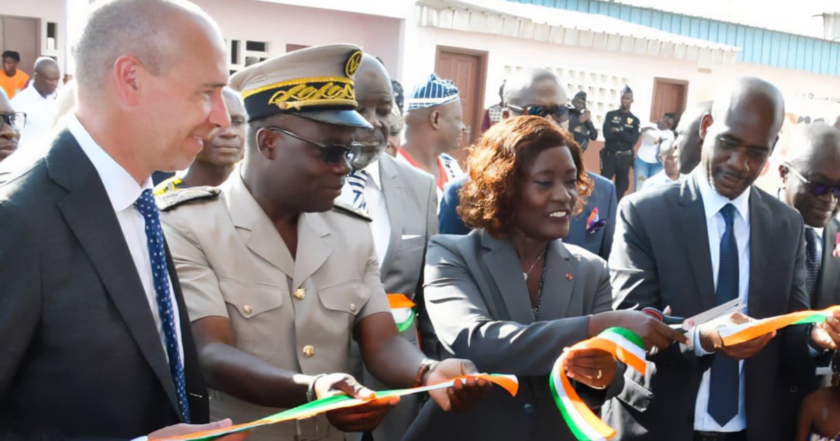 Eni, PETROCI e AVSI completano i lavori di riabilitazione in 20 scuole primarie nel Comune di ...