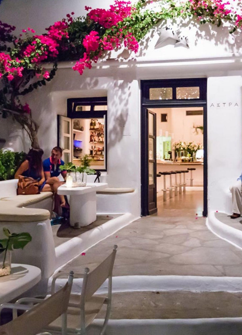 Celebrating on the Greek island of Mykonos | Edelweiss