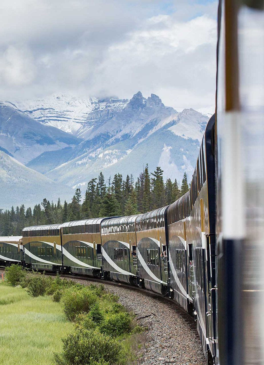 With traditional luxury trains through Canada | Edelweiss