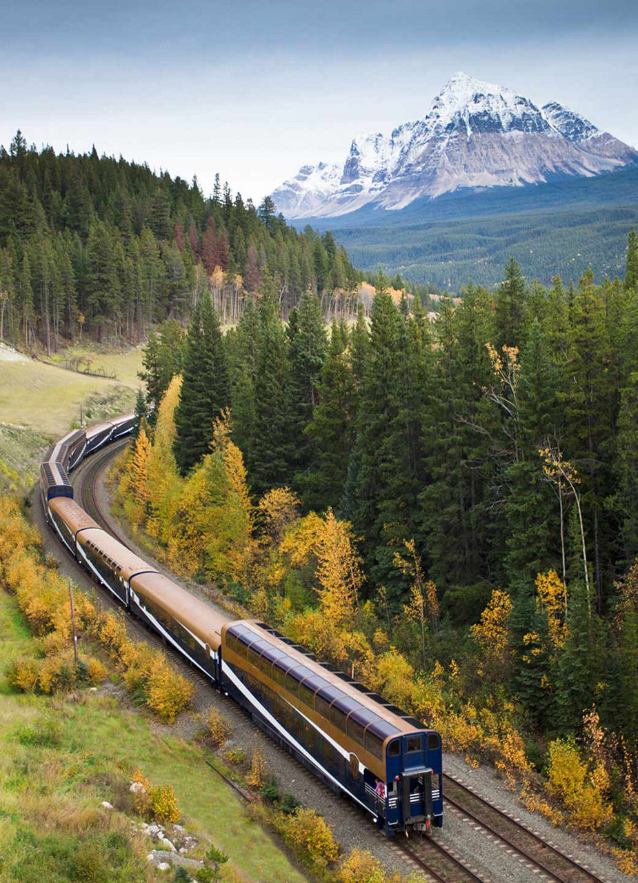 With traditional luxury trains through Canada | Edelweiss