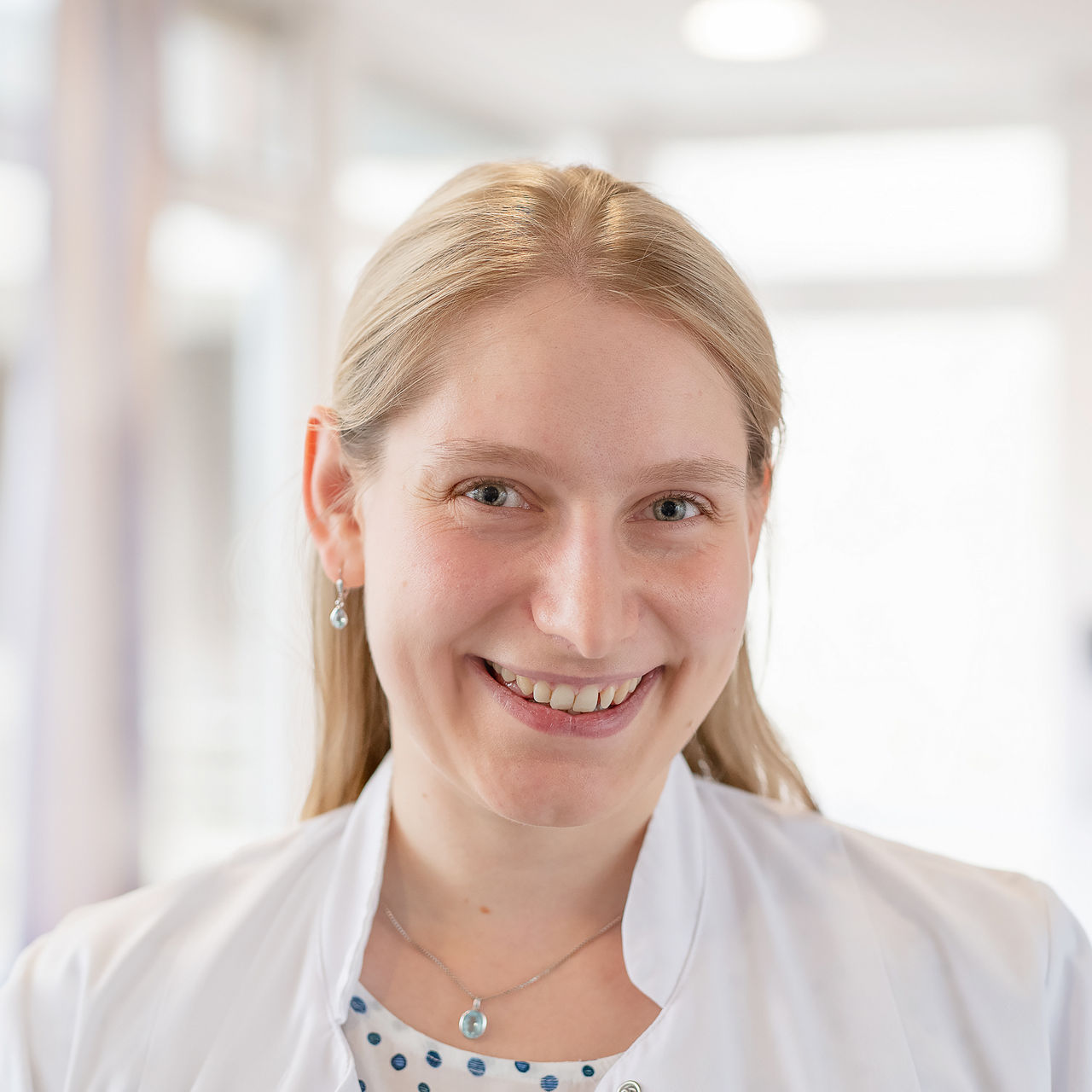 Dr. med. Ann-Christin Schindler | Helios Dr. Horst Schmidt Kliniken ...