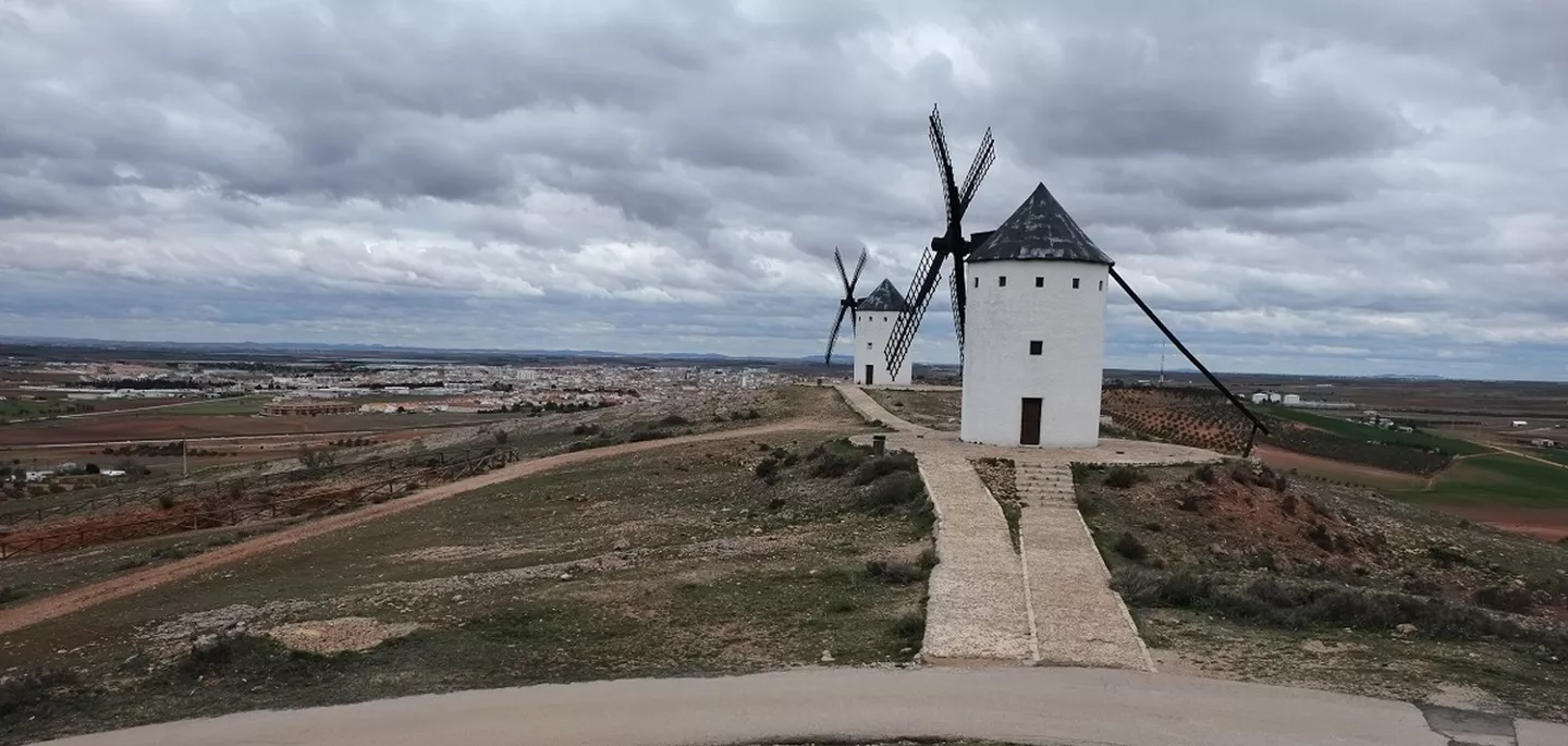 Molinos de Viento del Cerro de San Antón | Web oficial de Turismo de ...