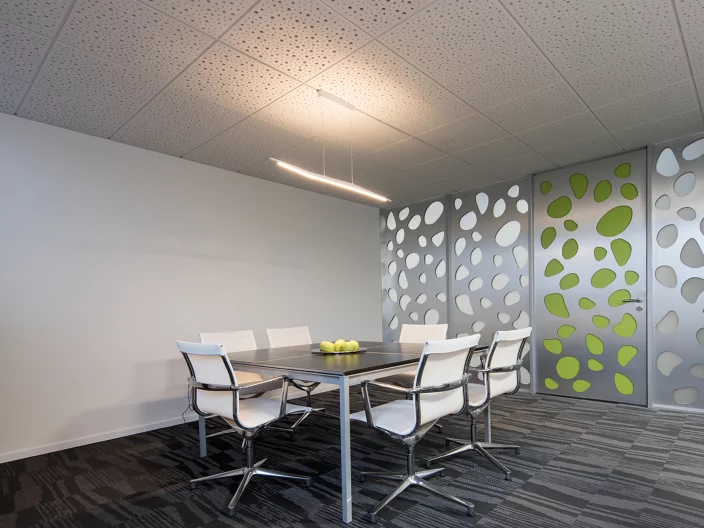 Cleaneo Akustik-Plattendecken: Lochungen und Designs im Vergleich | Knauf