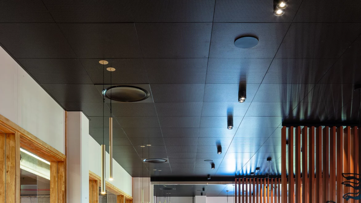 The Ball Resto Bar | Sortmalet akustikloft | Knauf Danmark