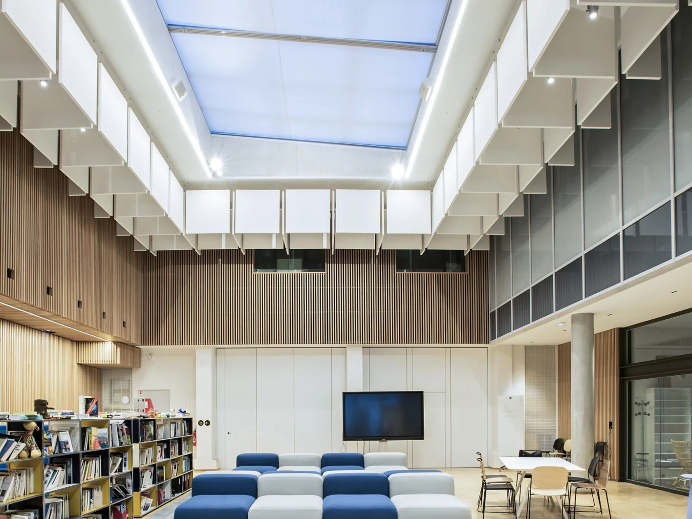 Soluciones modernas de techo para centros educativos