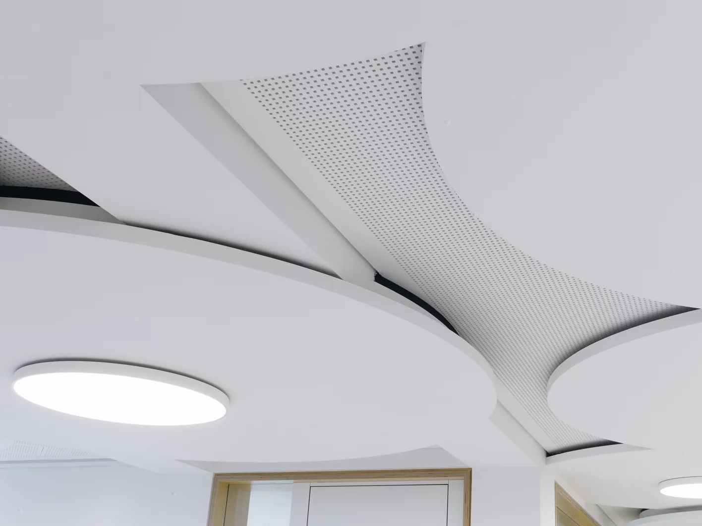 Cleaneo Akustik-Plattendecken: Lochungen und Designs im Vergleich | Knauf