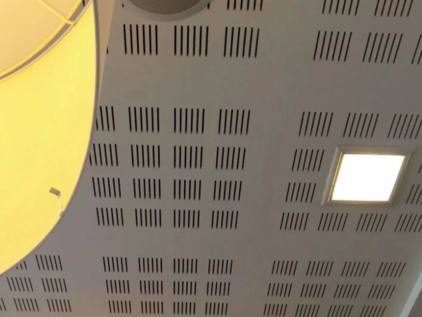 Cleaneo Akustik-Plattendecken: Lochungen und Designs im Vergleich | Knauf