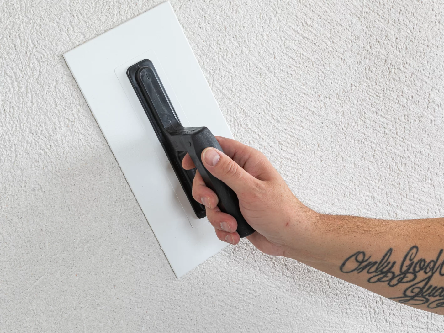 Knauf DIY | Dekorputz mit Kelle auftragen