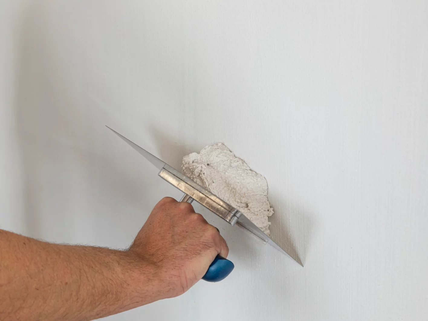 Knauf DIY | Dekorputz mit Kelle auftragen