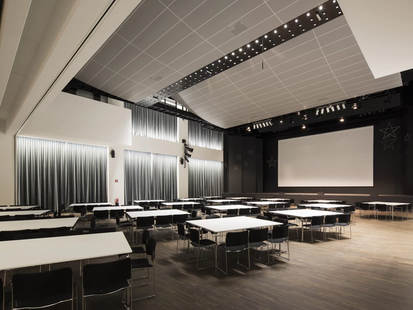 Optimal Ceiling Solutions for Leisure & Hospitality