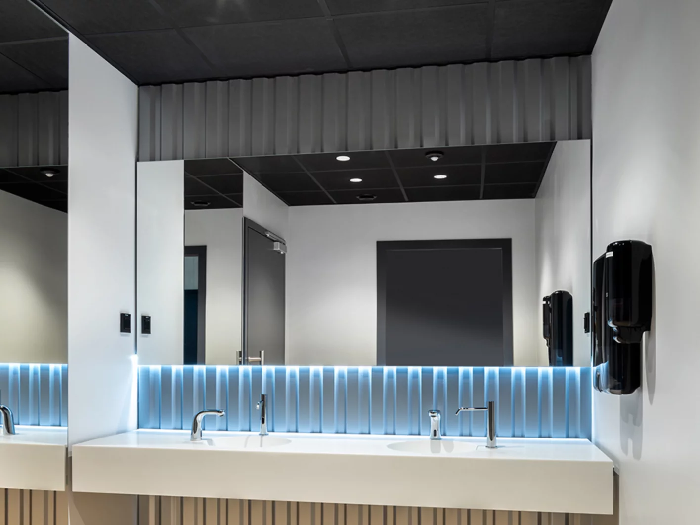 Makro Cash & Carry, Warsaw, Poland | Ceiling Solutions