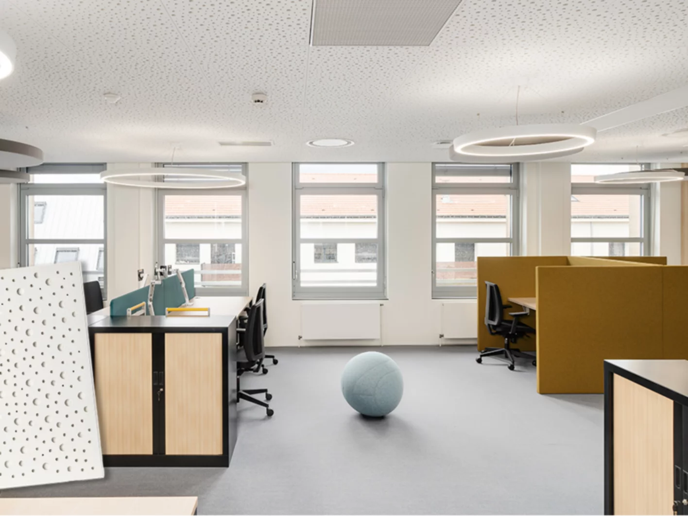 Plafonds démontables : refonte de la gamme de dalles acoustiques ...