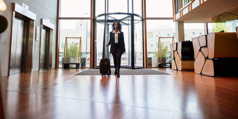 Porte Tournante Automatique - Portes Tournantes - KONE Belgique ...