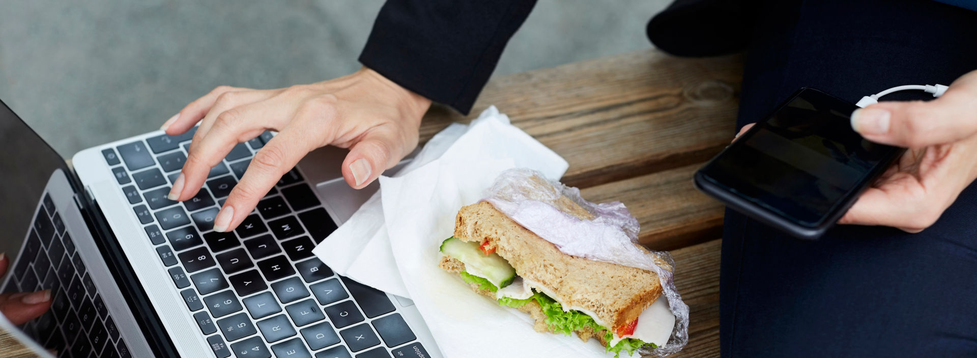 Roltrap - moeiteloos een niveauverschil overbruggen - KONE België en ...