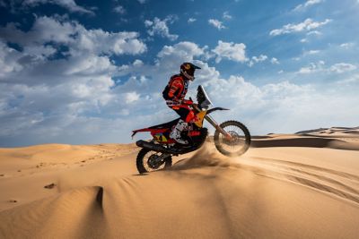 RED BULL KTM ONE-TWO ON DAKAR RALLY STAGE SEVEN | KTM 中国